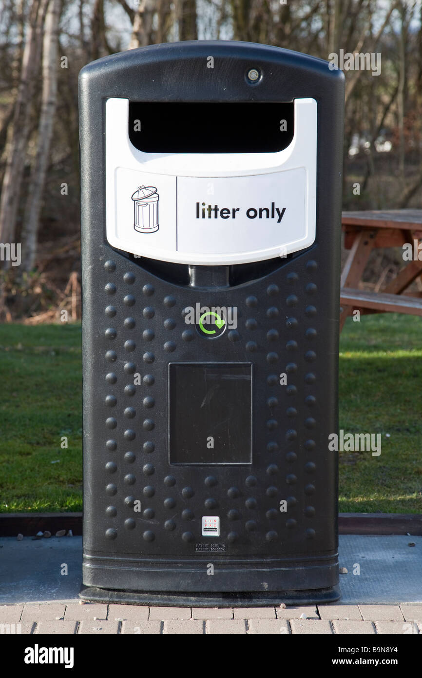 Litter and recycling bin hi-res stock photography and images - Alamy