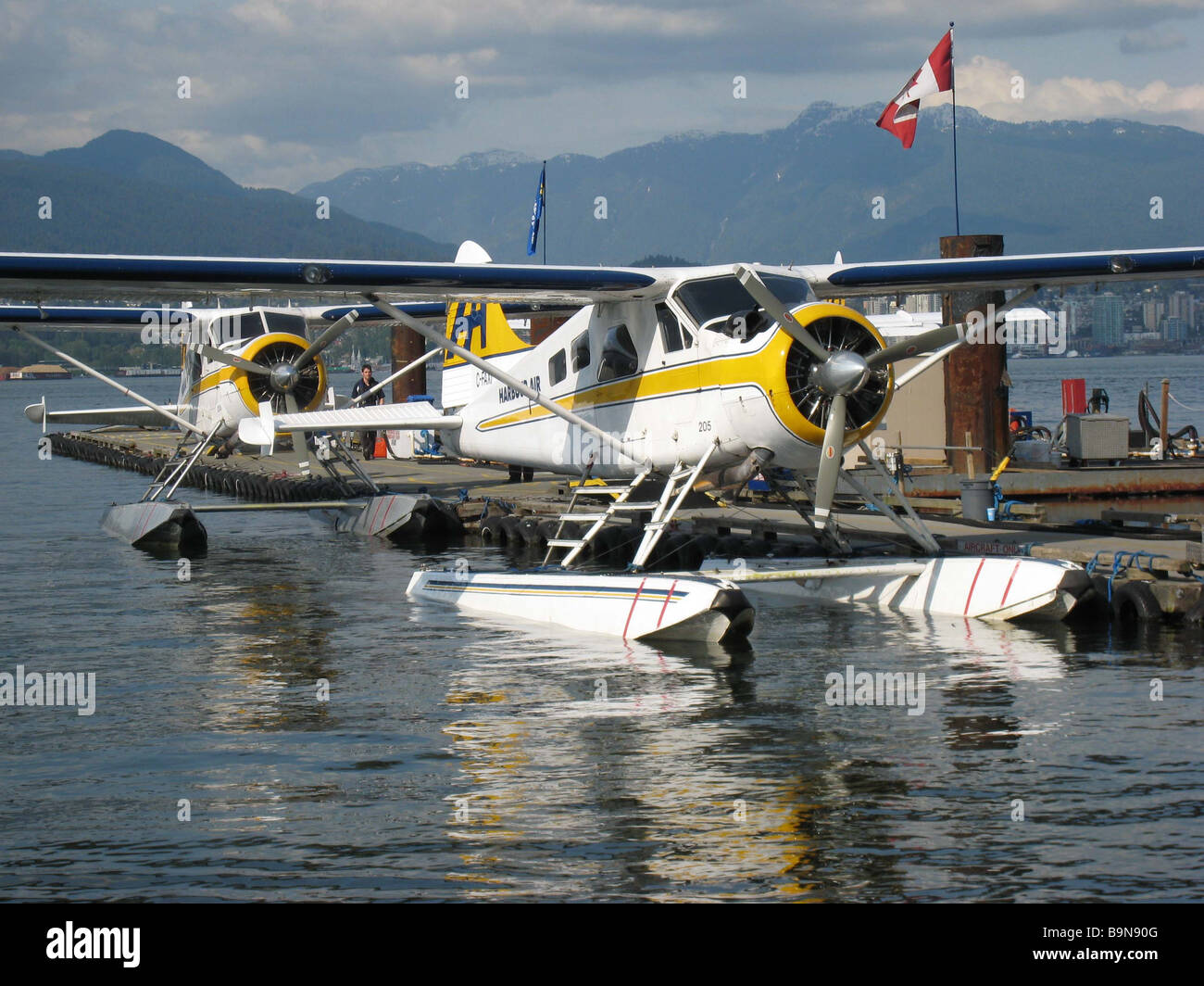 Harbour air seaplanes hi-res stock photography and images - Alamy