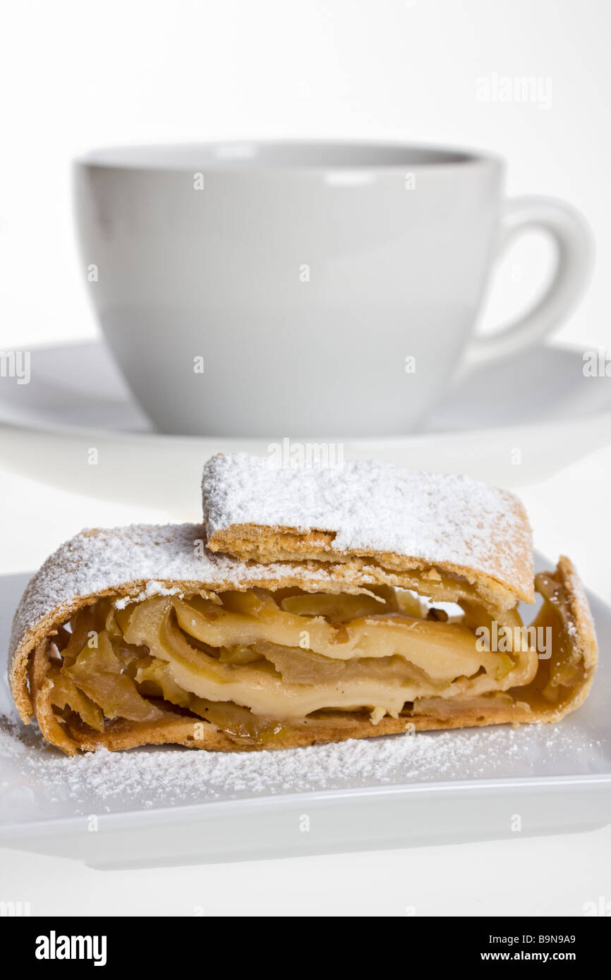 Strudel hi-res stock photography and images - Alamy