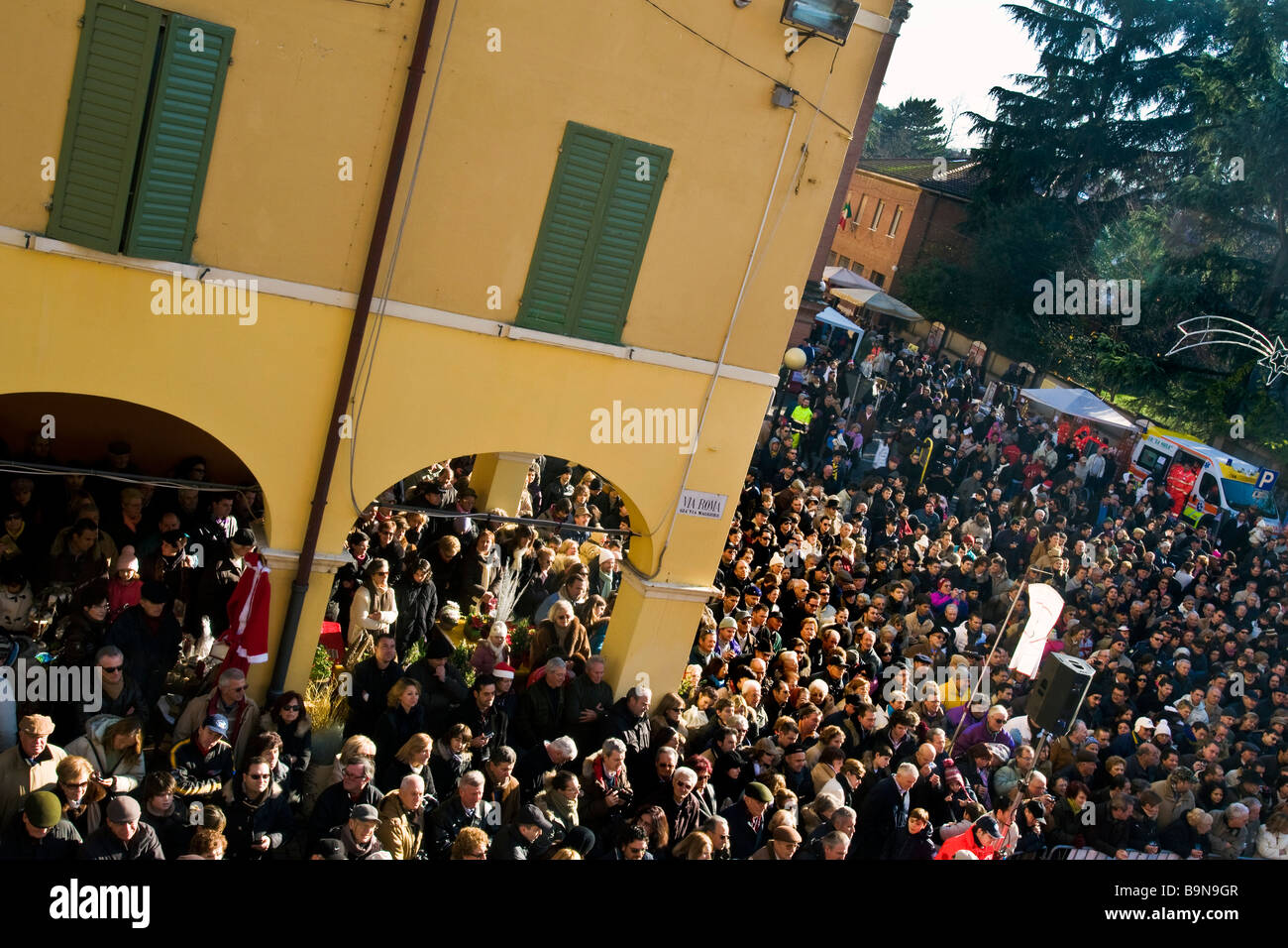 The biggest zampone of the world crowd awaiting giant zampone ...