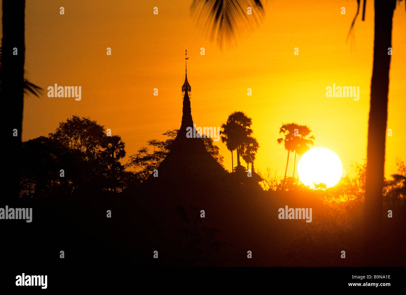 Pagoda and sunset hi-res stock photography and images - Alamy