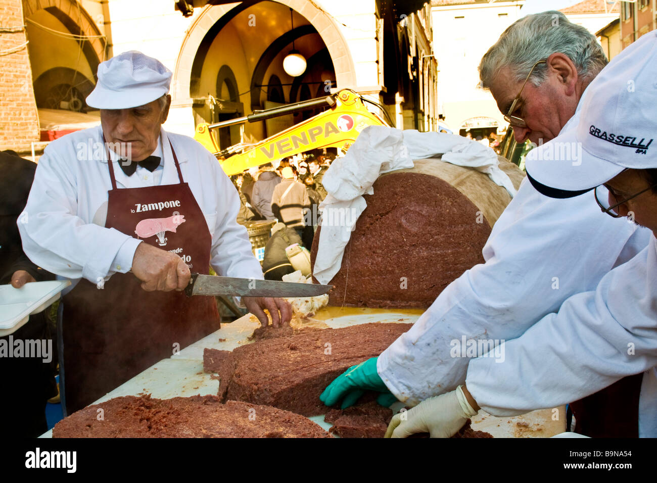 The biggest zampone of the world the cut of the giant zampone ...