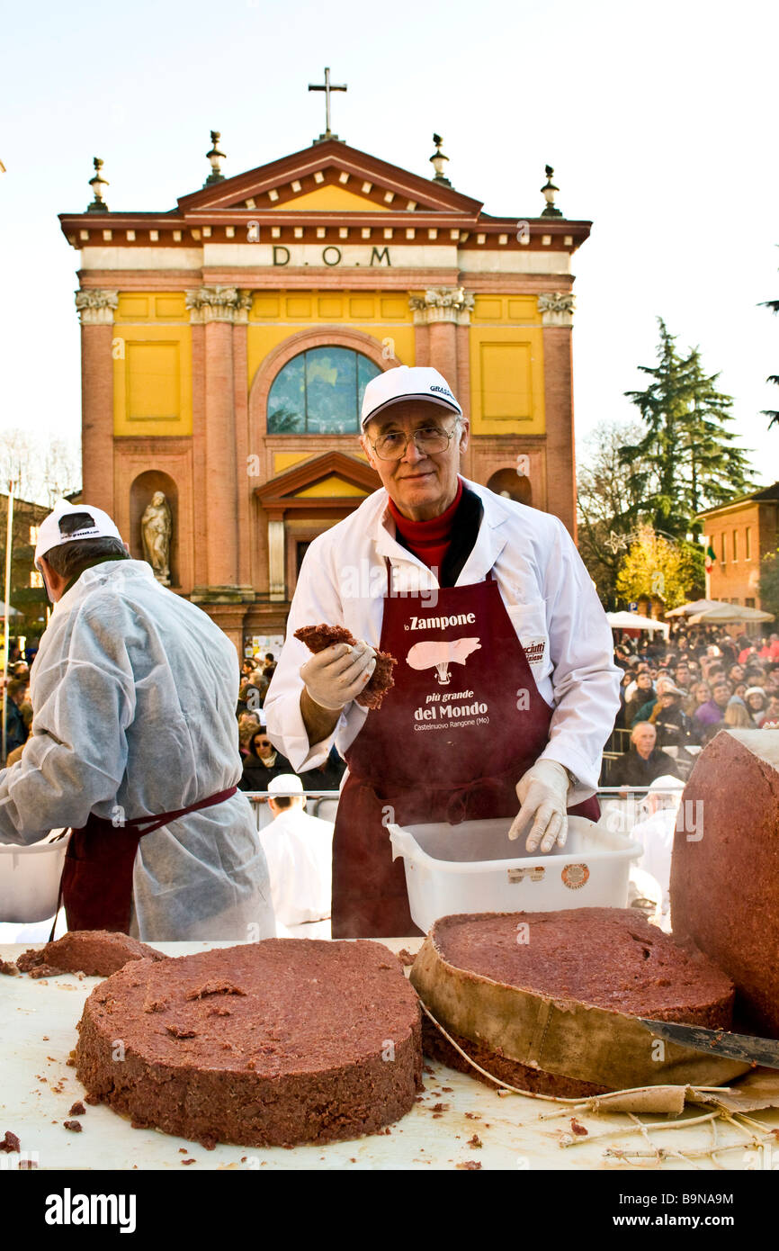 The biggest zampone of the world the cut of the giant zampone ...