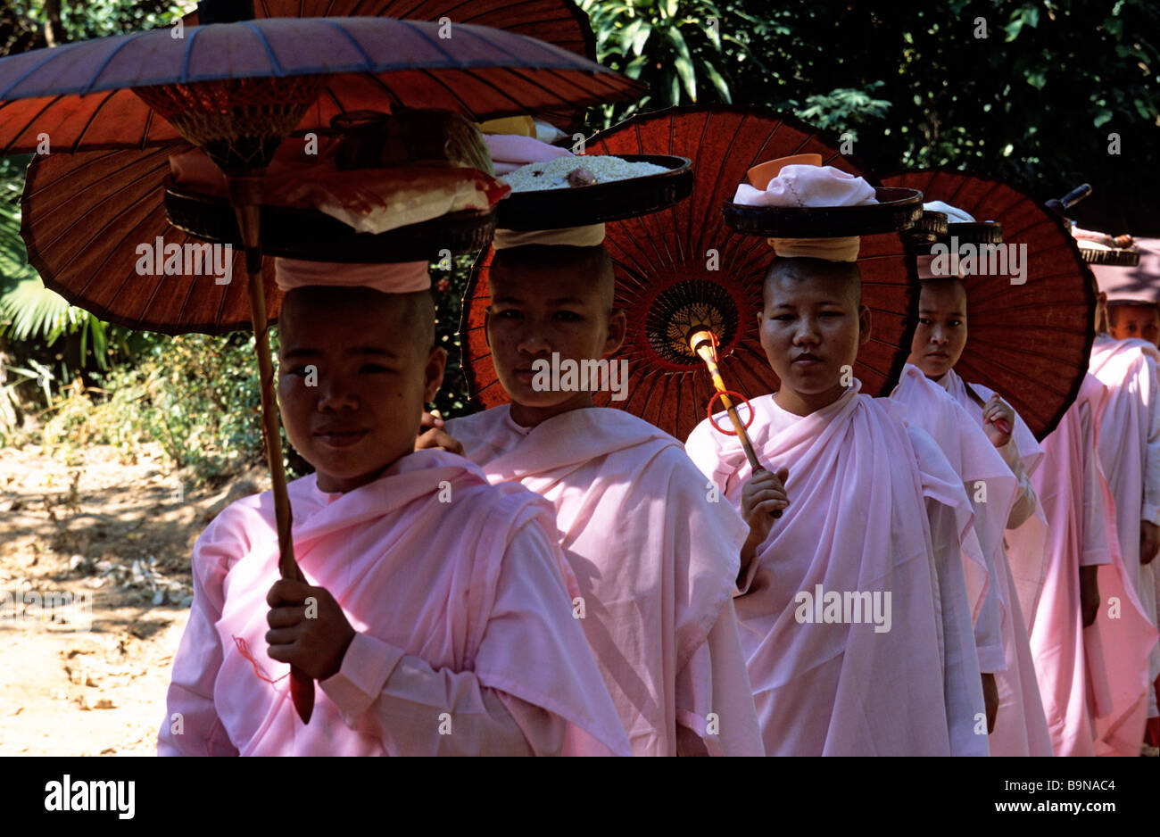 Myanmar (Burma), Burmese nuns Stock Photo - Alamy