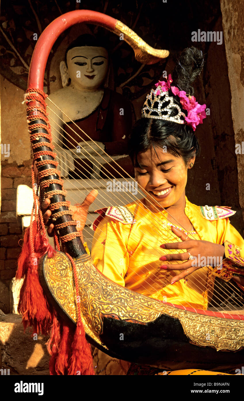 Myanmar (Burma), divine player of viola Stock Photo - Alamy