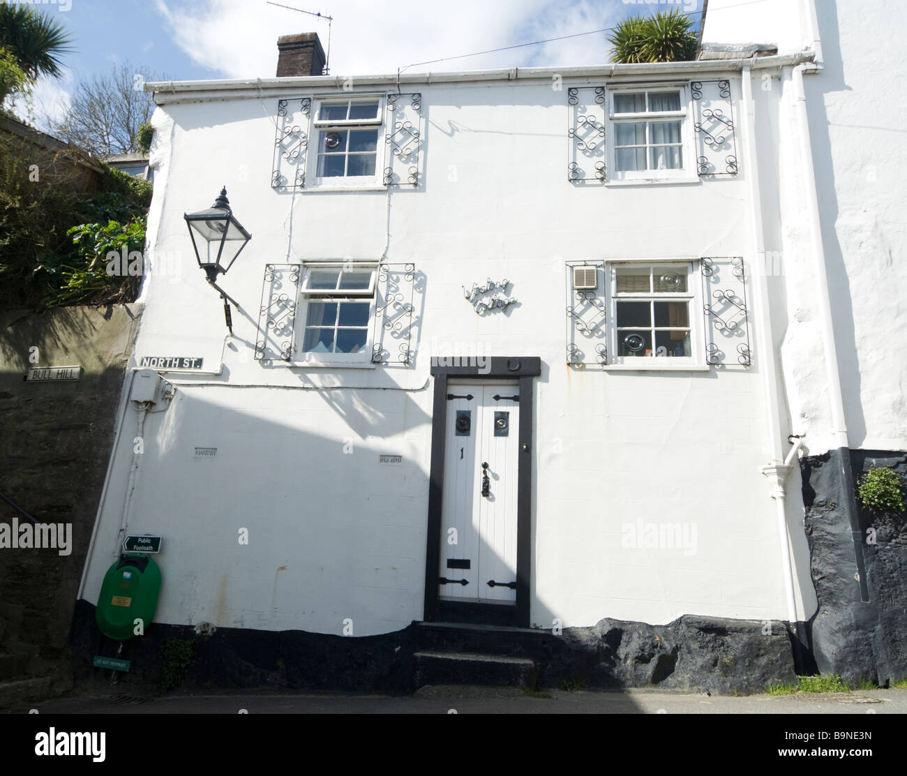 Whitewashed cornish cottage hi-res stock photography and images - Alamy