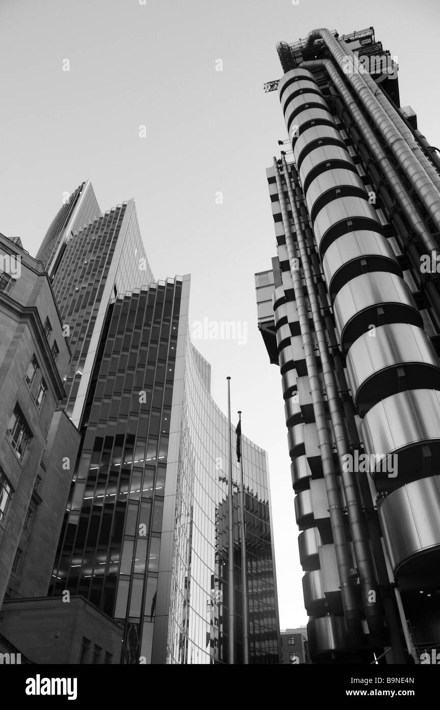 Insurance buildings architecture hi-res stock photography and images ...