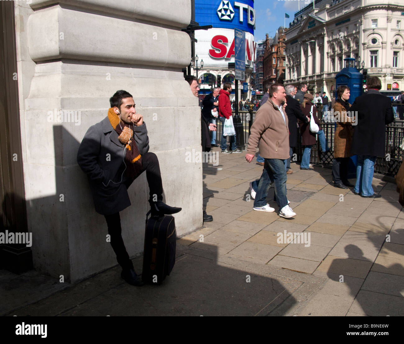 Man with suitcase standing on Piccadilly Circus Stock Photo - Alamy