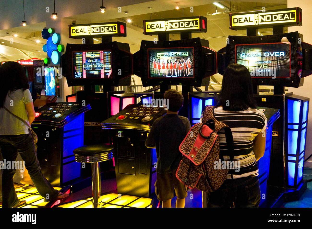 Videogame arcade hi-res stock photography and images - Alamy