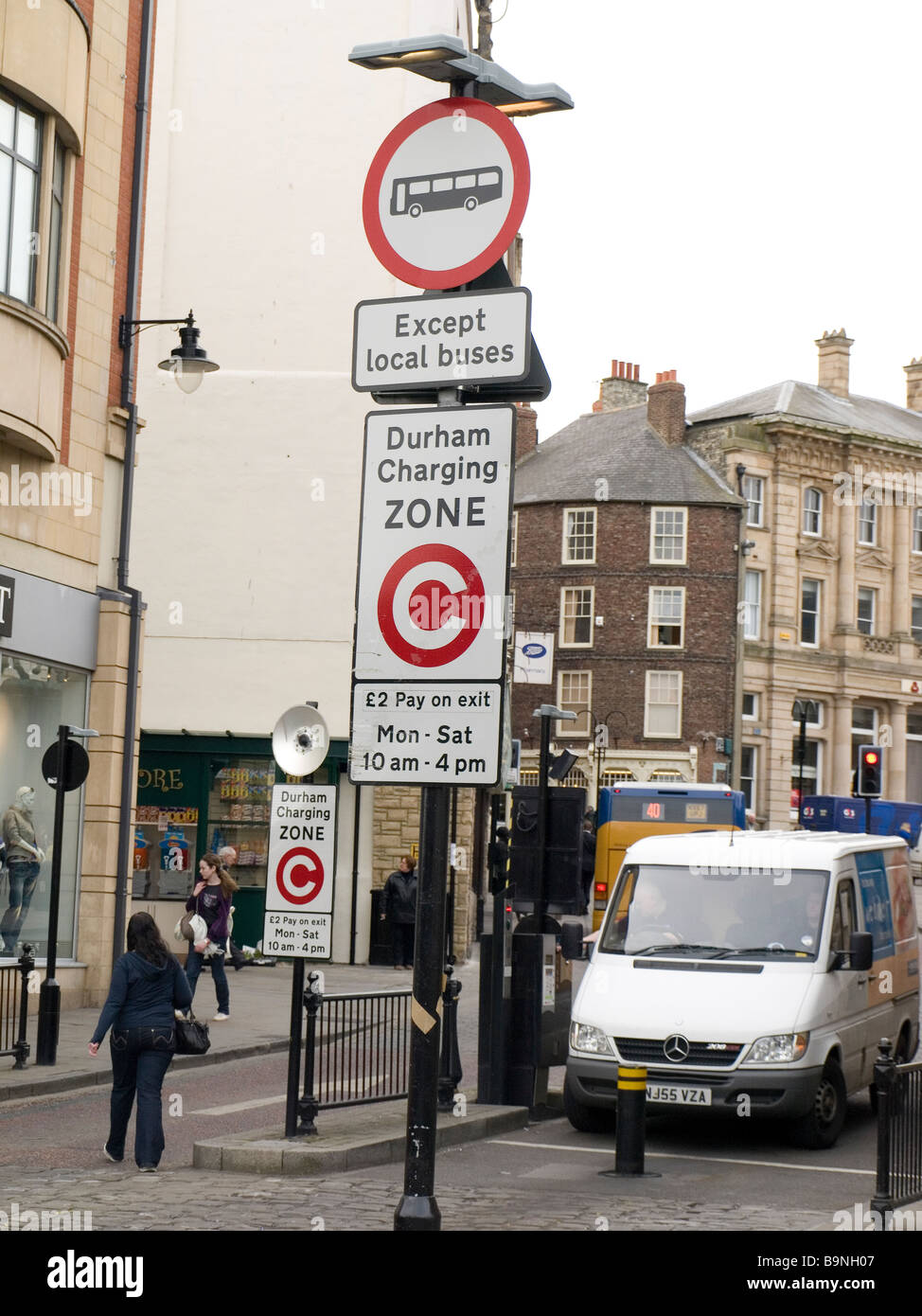 Congestion charge sign uk hi-res stock photography and images - Alamy