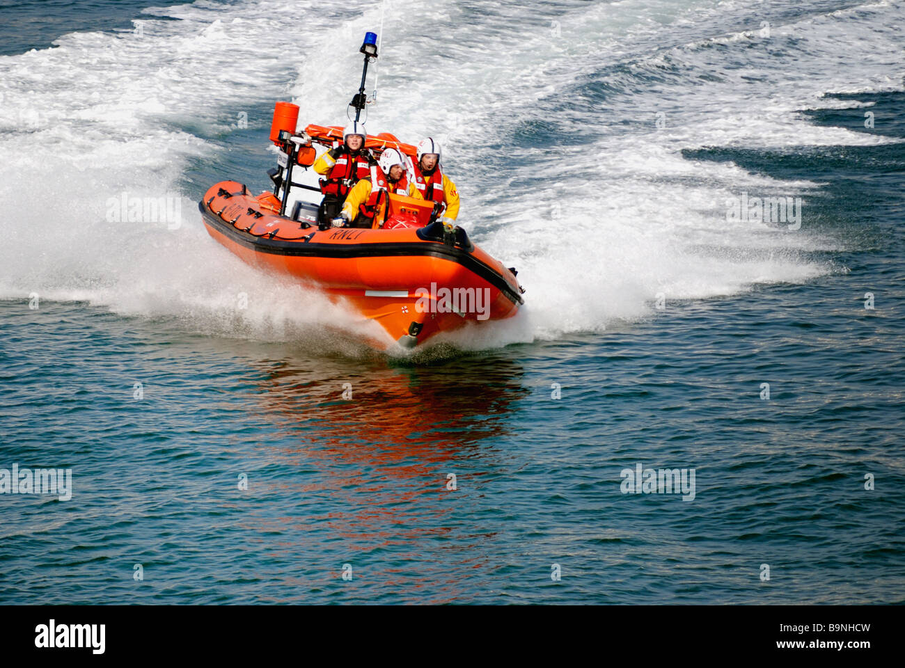 Rescue boat hi-res stock photography and images - Alamy