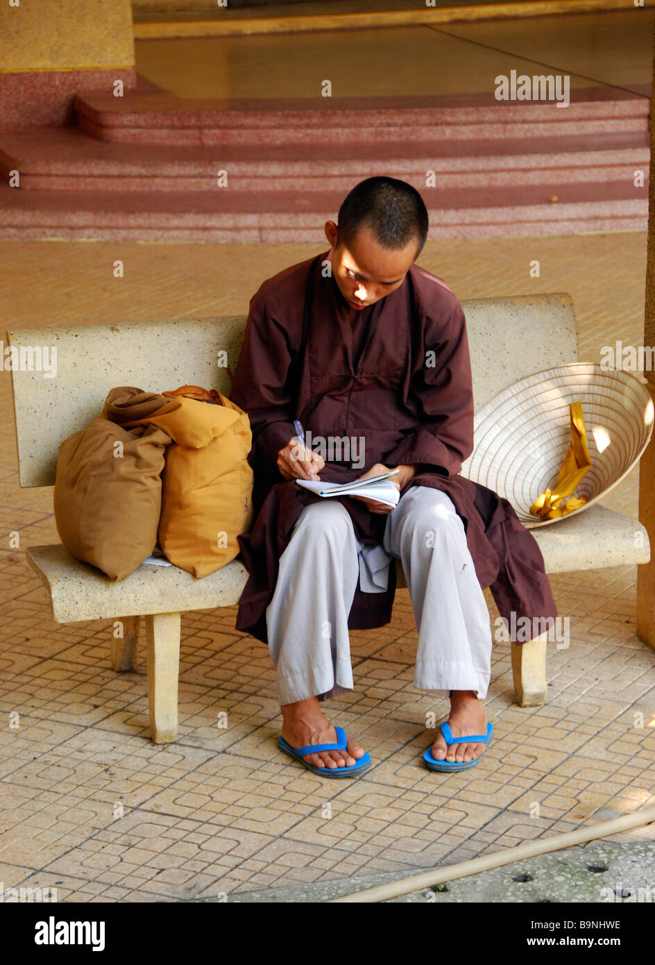 Vietnamese writing hi-res stock photography and images - Alamy