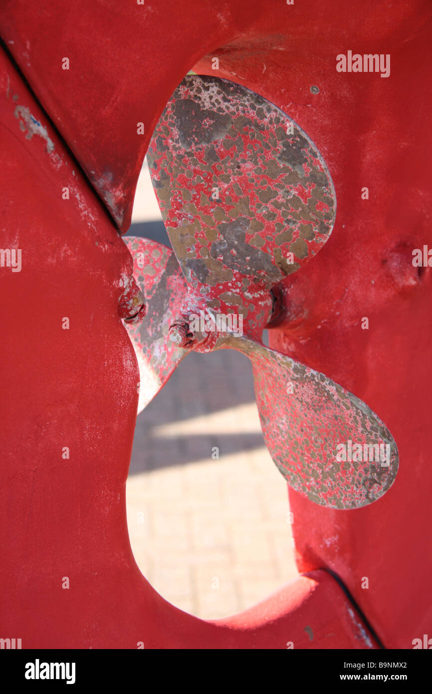 Old ship propeller hi-res stock photography and images - Alamy