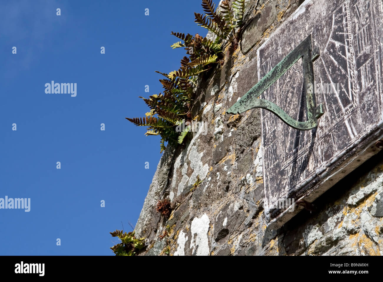 Wall mounted sundial hi-res stock photography and images - Alamy