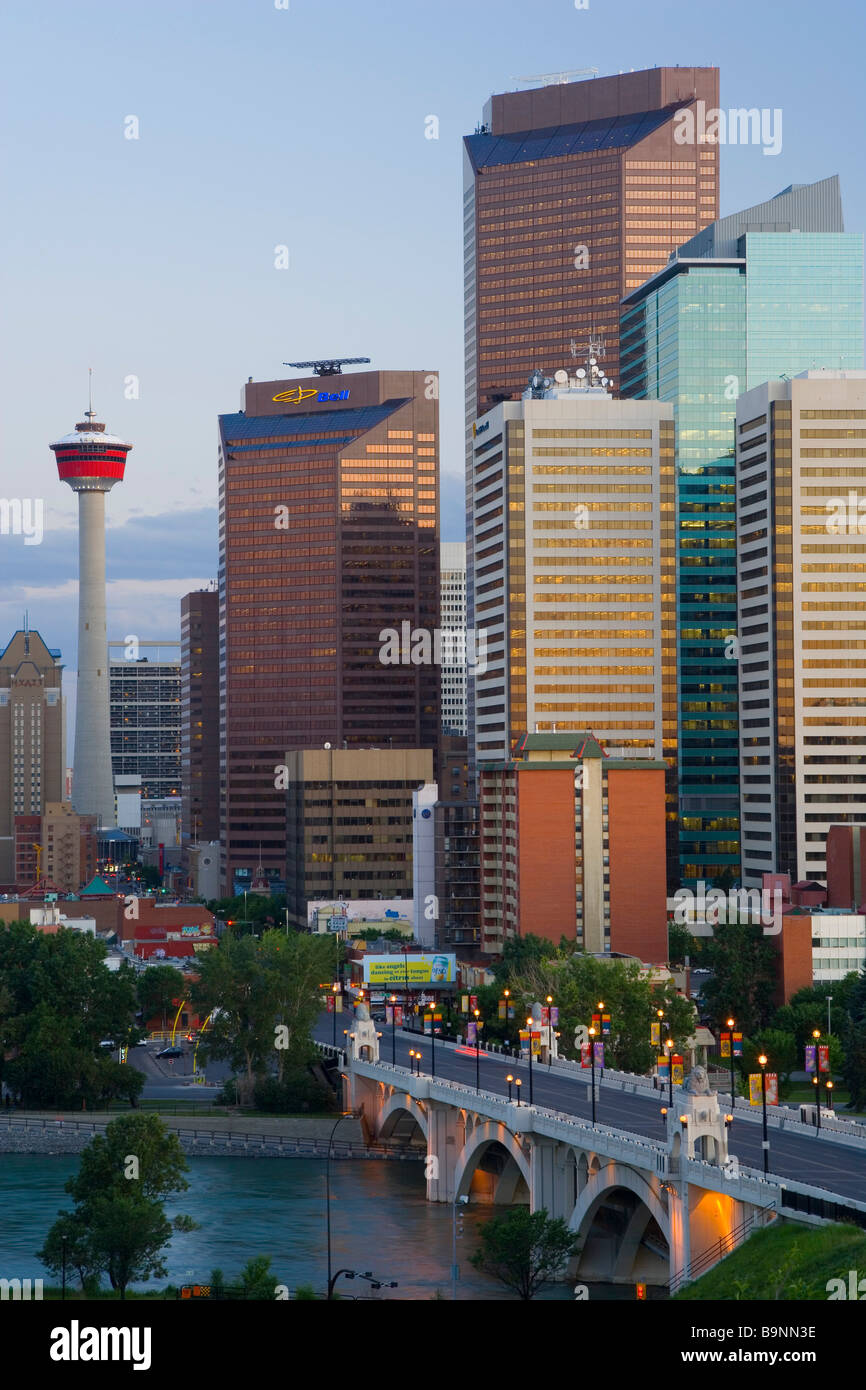 Calgary syline at sunset alberta hi-res stock photography and images ...