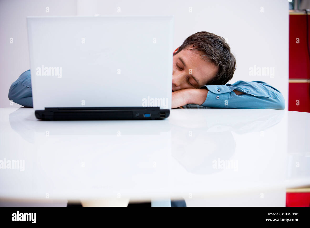 Power nap office hi-res stock photography and images - Alamy