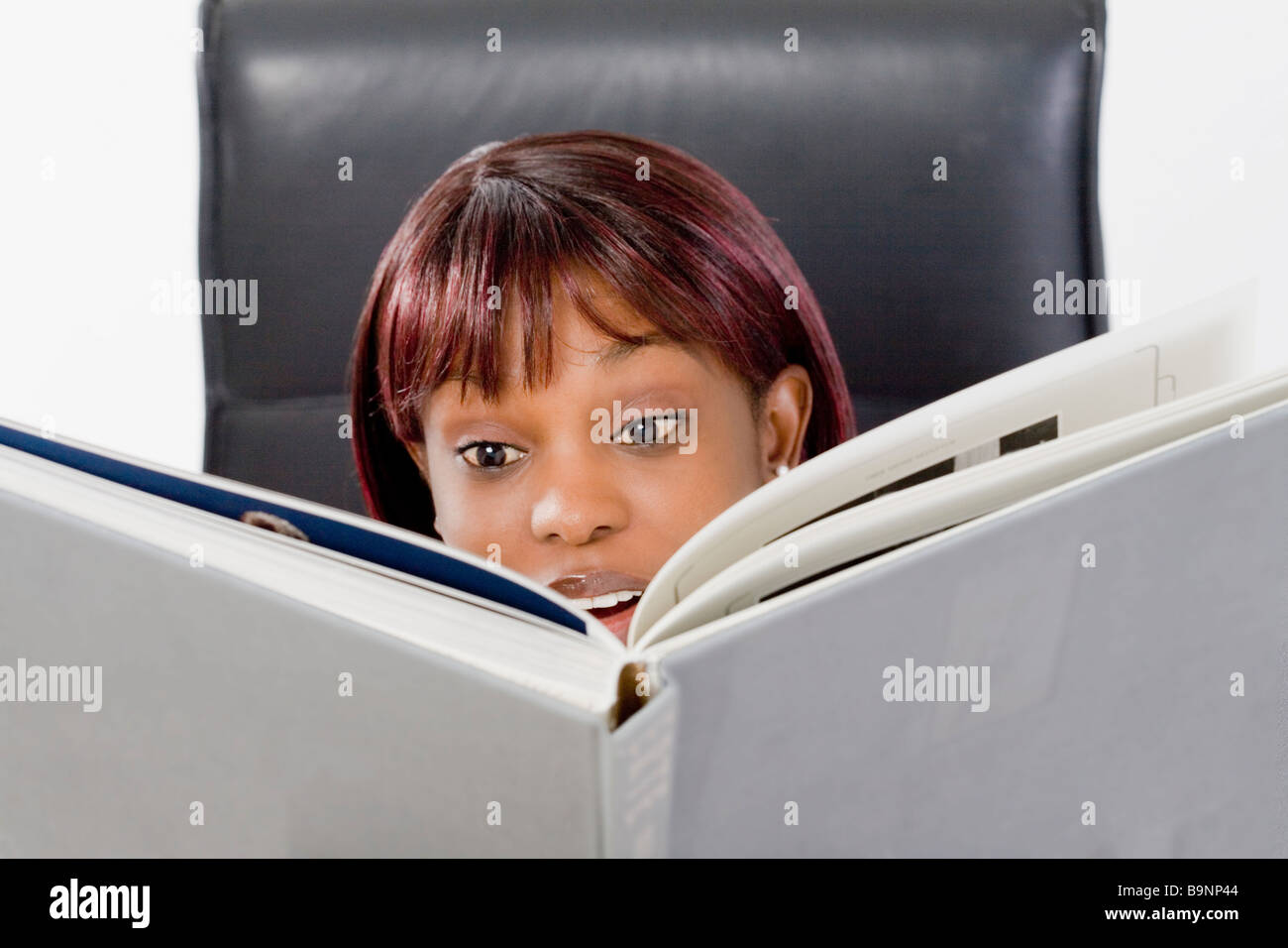 portrait of black woman reading book Stock Photo - Alamy