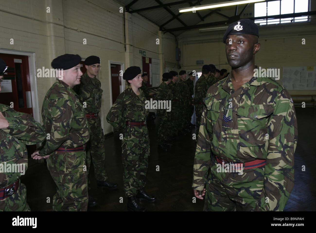 Soldiers Of The British Army Stock Photos & Soldiers Of The British ...
