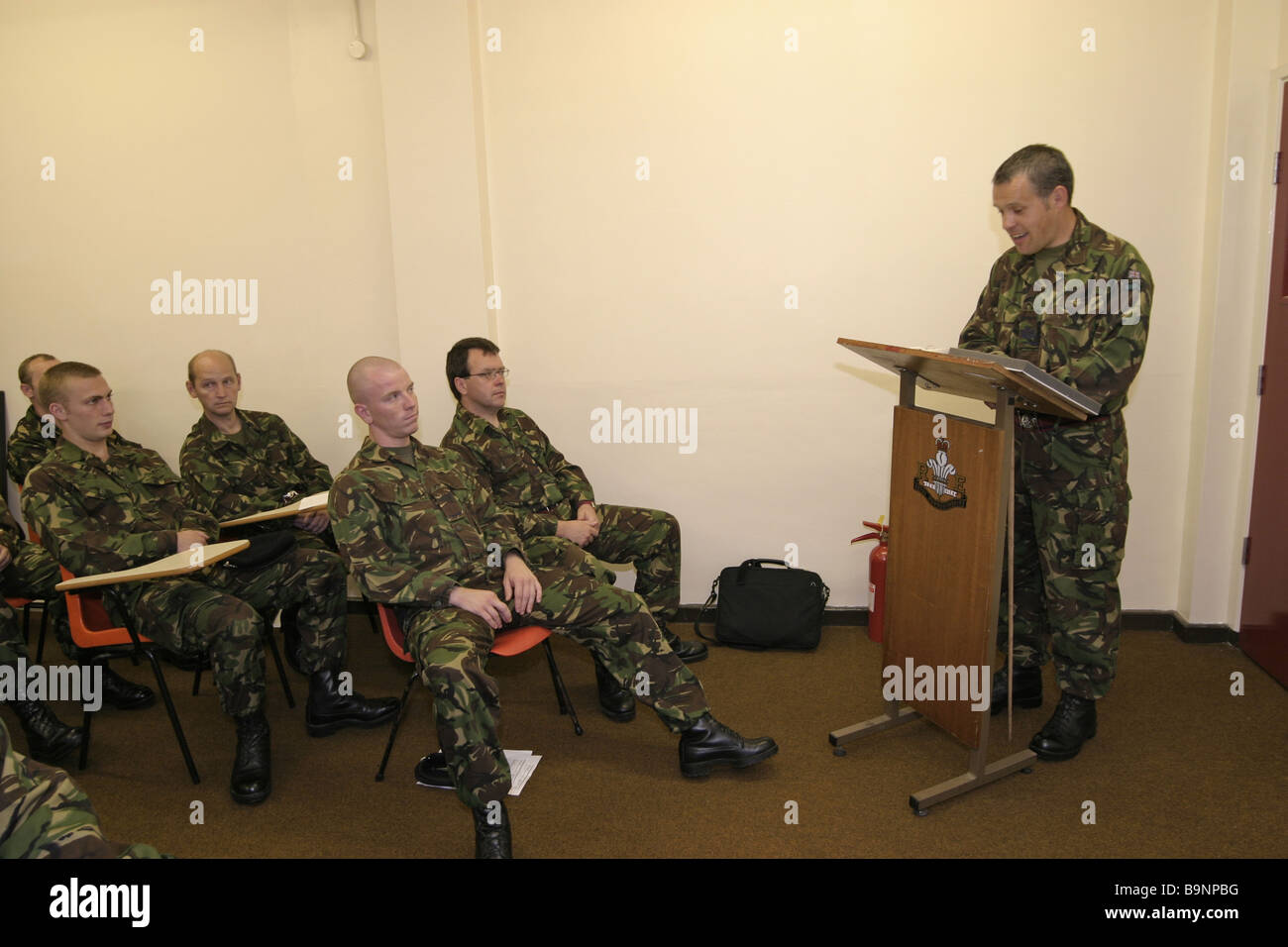 Group of british soldiers hi-res stock photography and images - Alamy