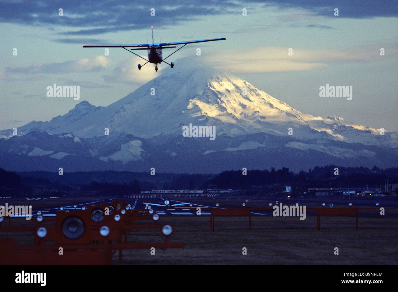Mount Rainier Boeing Field Seattle Washington USA Stock Photo - Alamy