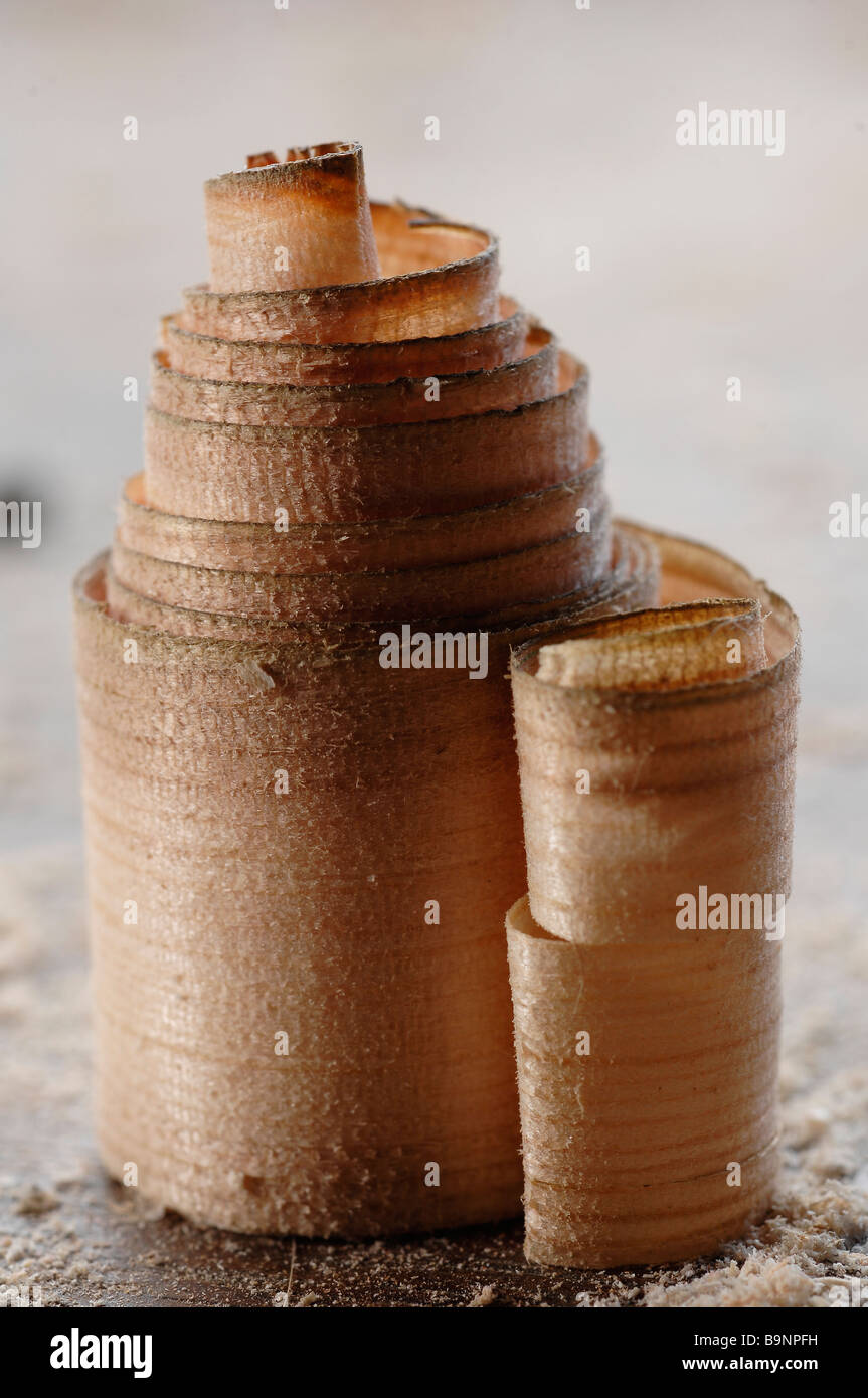 Curly wood shavings hi-res stock photography and images - Alamy