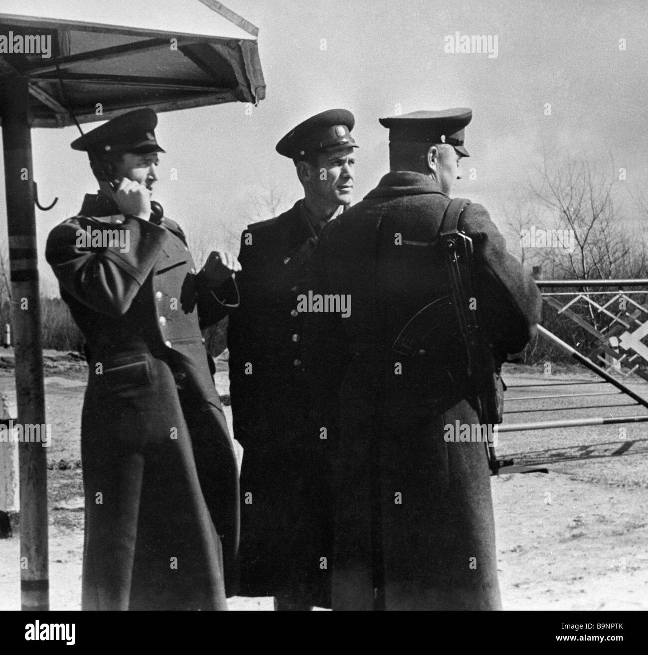 Border guards at checkpoint Stock Photo - Alamy