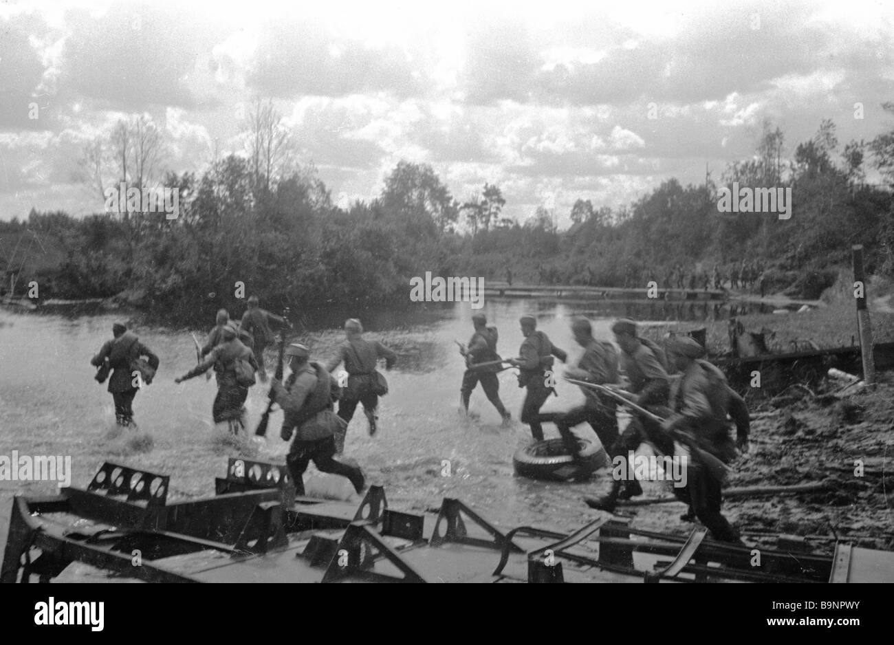Soviet infantrymen crossing a river Stock Photo - Alamy