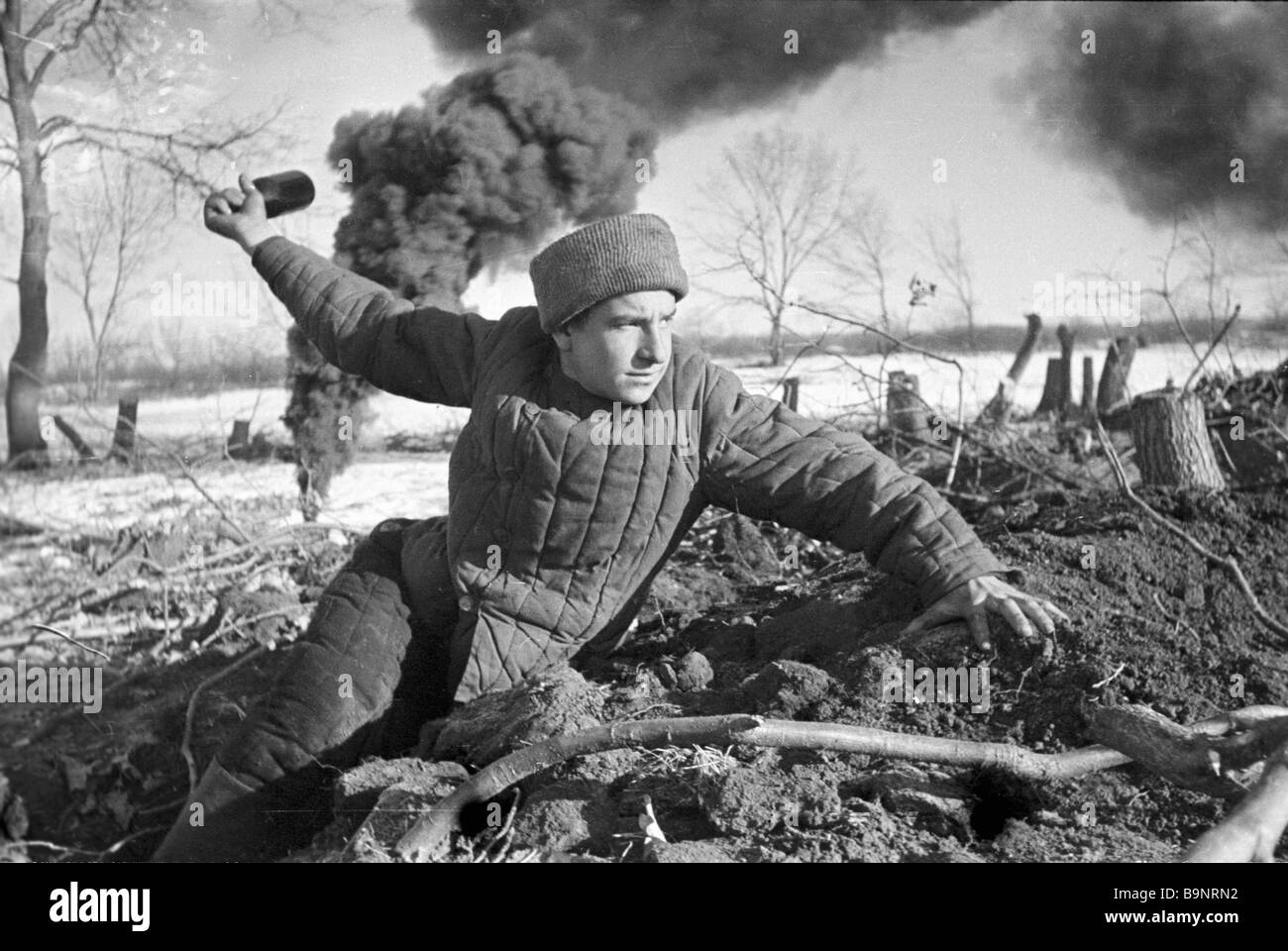 A soldier going to throw a grenade Stock Photo - Alamy