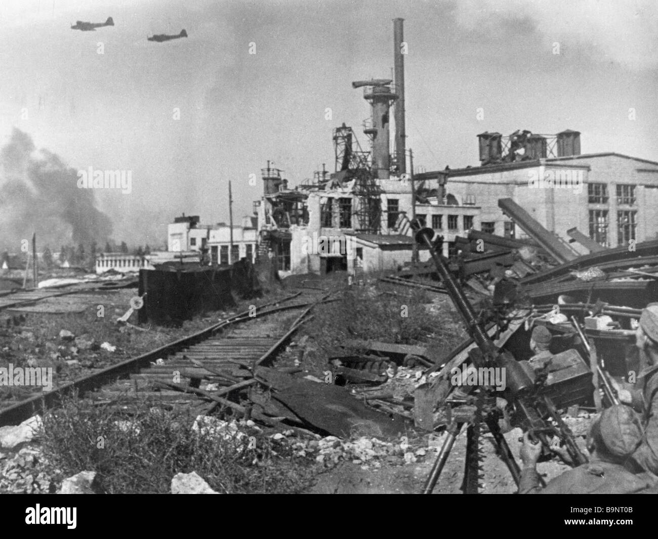 Soldiers fighting near the Red October plant Stock Photo - Alamy
