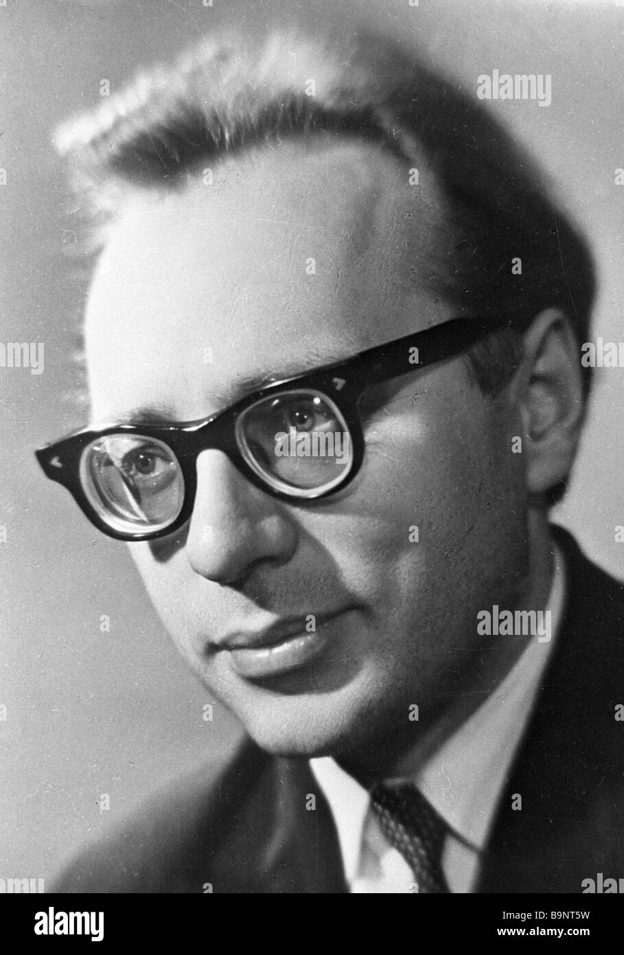 Soviet writer Anatoly Kuznetsov Stock Photo - Alamy