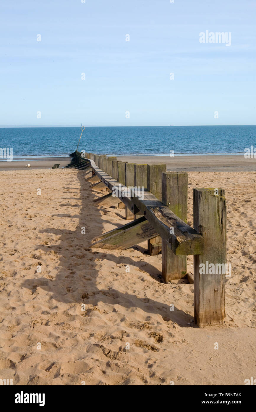 Wavebreak on Joppa Beach at Portobello, The Edinburgh seaside Stock ...