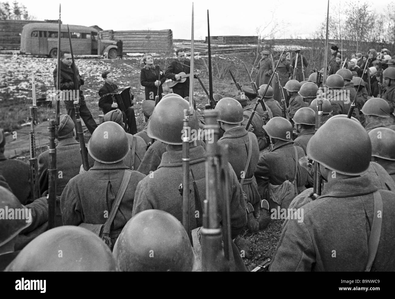 Soviet artists giving a concert for soldiers Stock Photo - Alamy