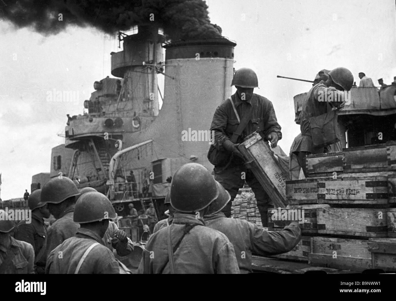 Soviet soldiers loading ammunition and hardware on the Tashkent leader ...