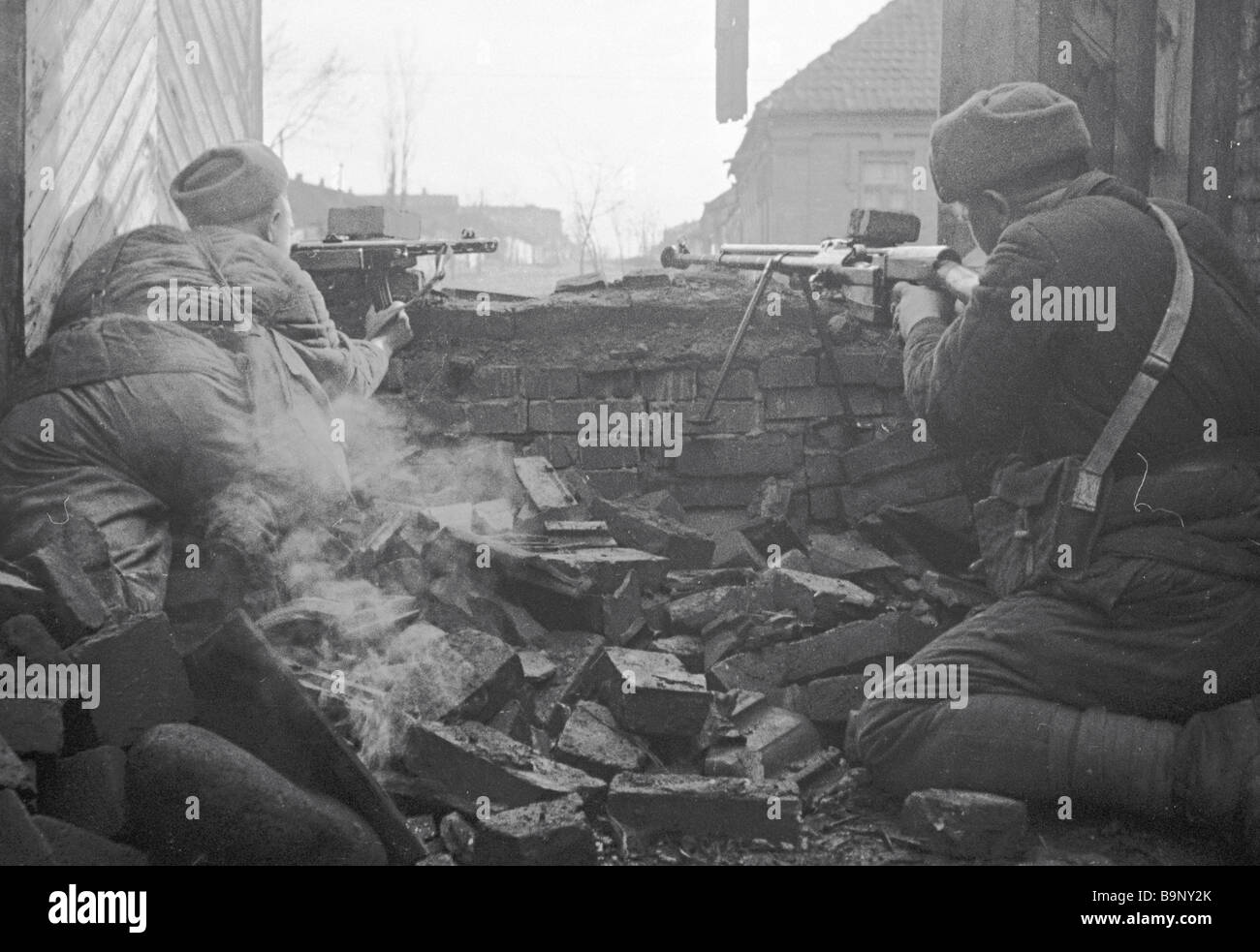 Soldiers fighting for a settlement Stock Photo - Alamy
