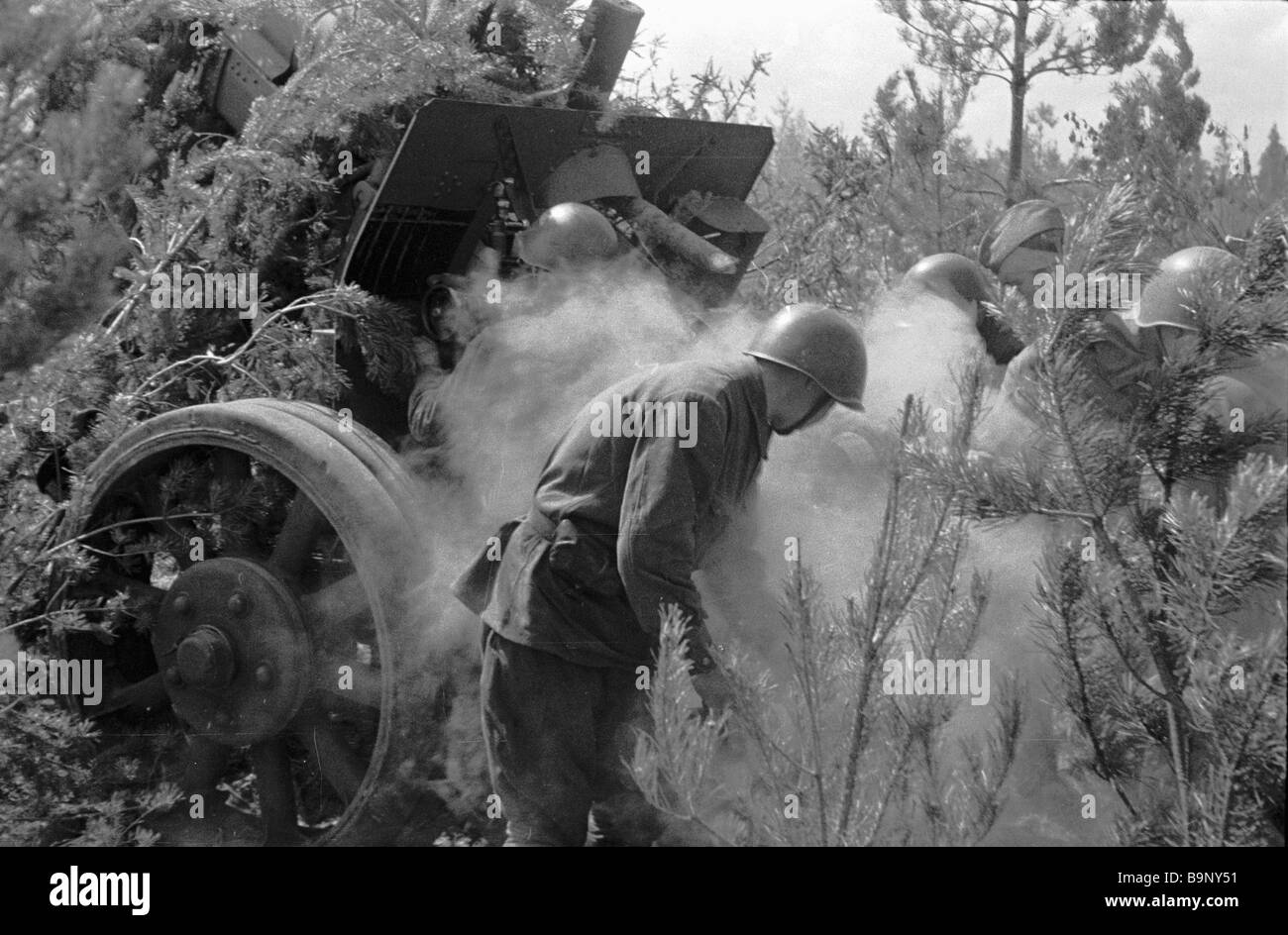 Artillerymen firing at the enemy near Myasnoi Bor The 2nd Shock Army ...