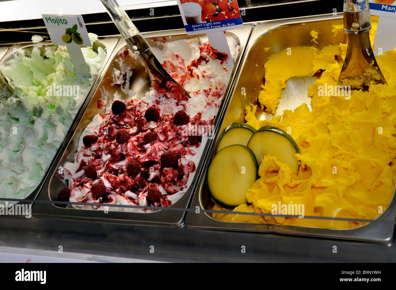 Frozen food display hi-res stock photography and images - Alamy