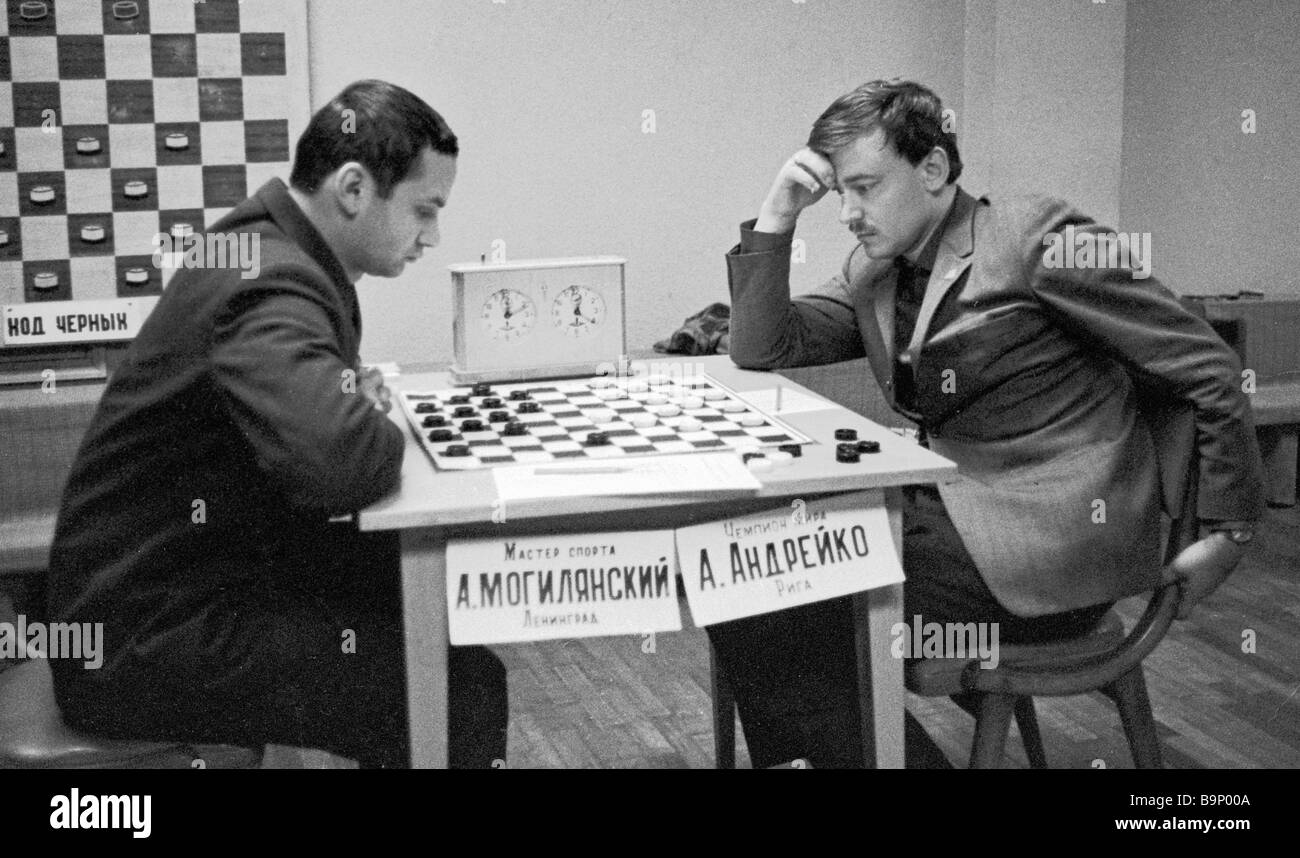 Checkers world champion Andris Andreiko right playing against master of ...