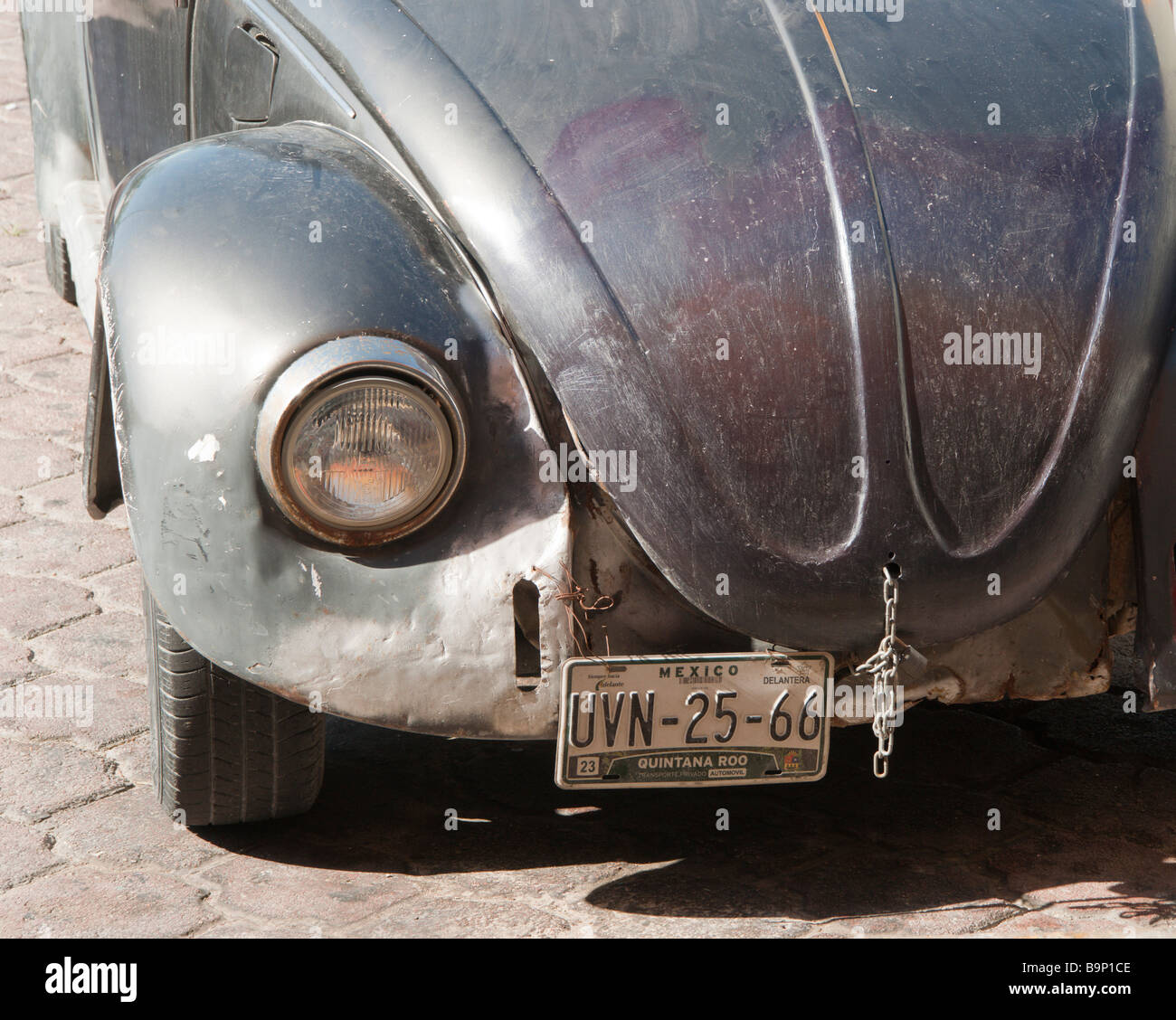 Mexico Yucatan 2009 old rusty Volkswagen Mexico Beetle car Stock Photo - Alamy