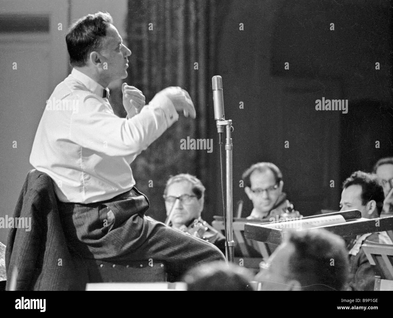 Kirill Kondrashin conducts the State Orchestra of the Moscow ...