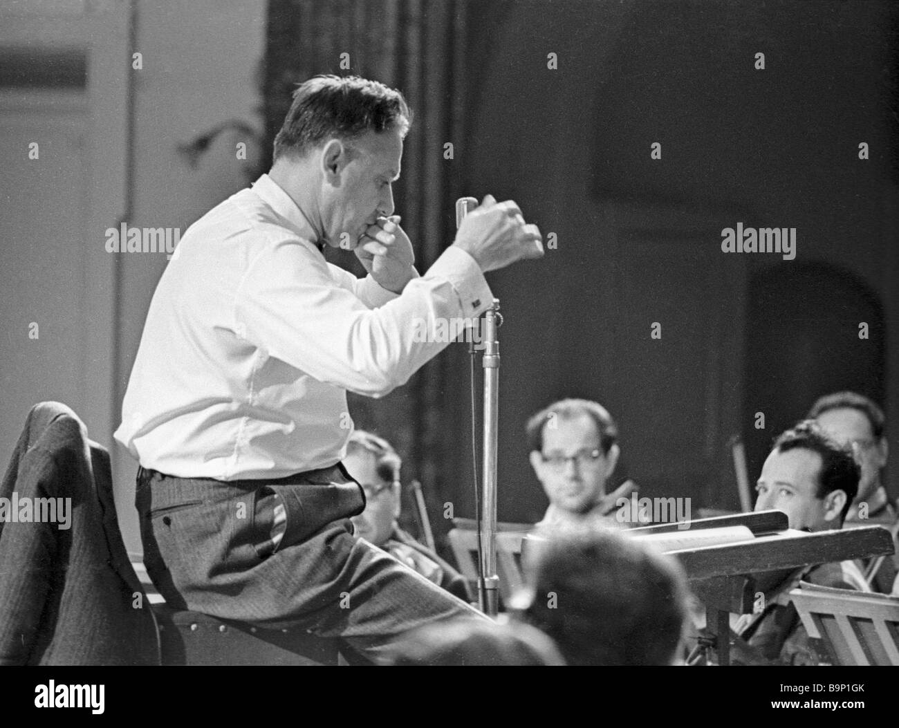 Kirill Kondrashin conducts the State Orchestra of the Moscow ...