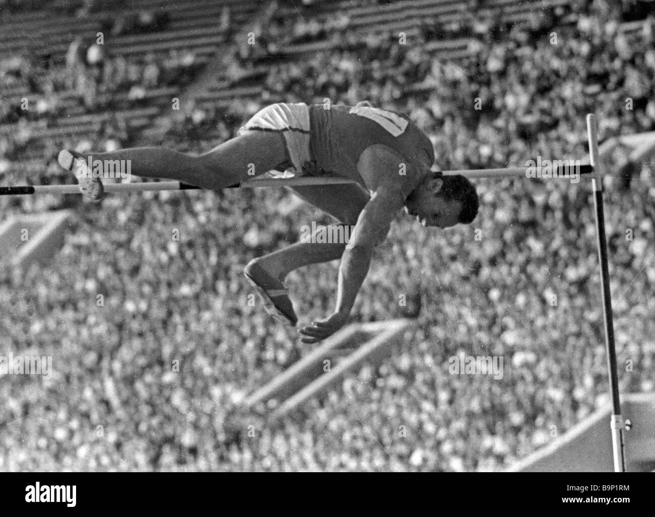 Soviet athlete Valery Brumel sets world high jump record 228 ...
