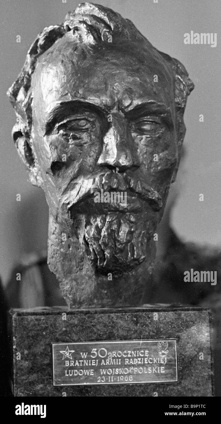 Bust of Felix Dzerzhinsky Stock Photo - Alamy