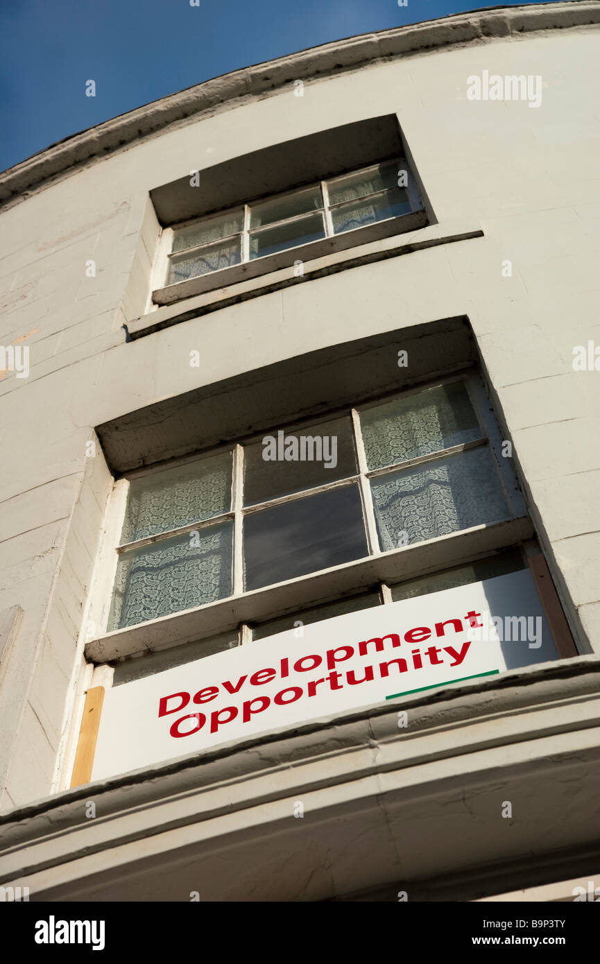 Investment opportunity sign hi-res stock photography and images - Alamy