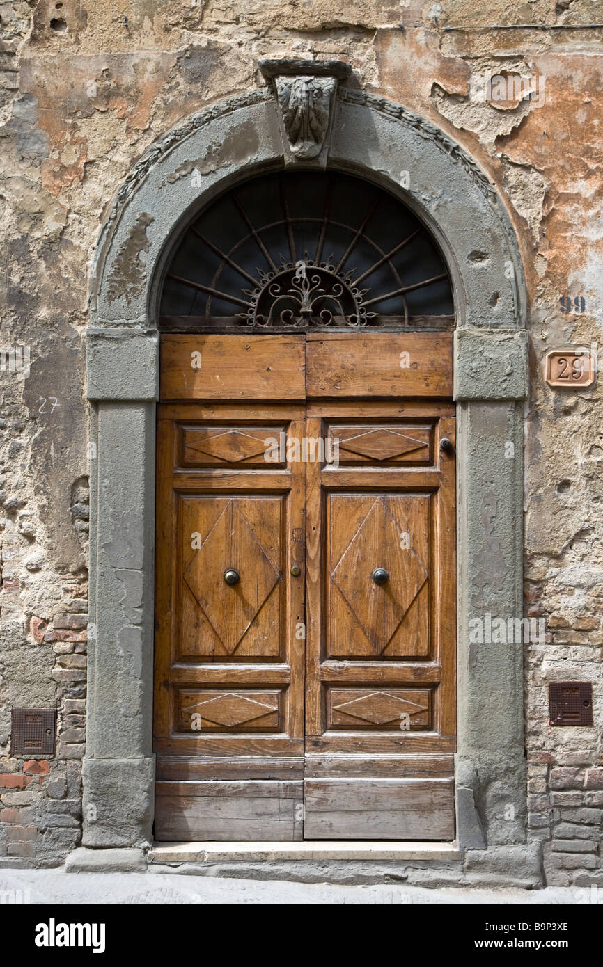 Arched doorway in San Gimignano, Tuscany, Italy Stock Photo - Alamy