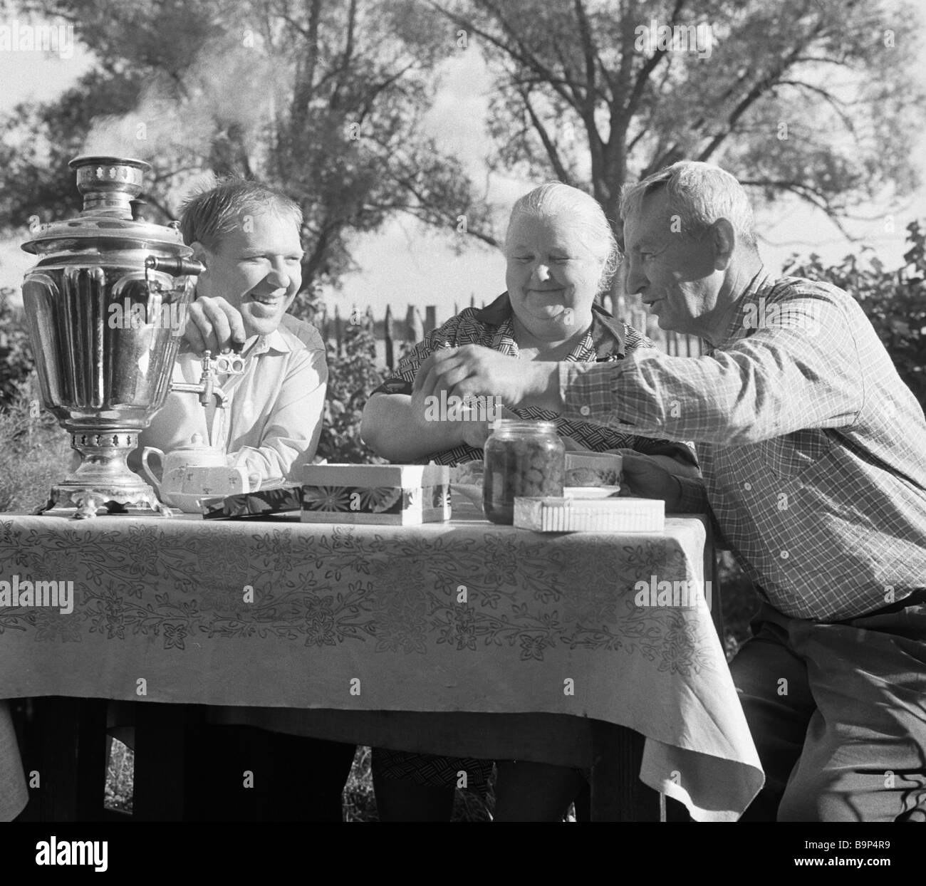 Soviet clown Oleg Popov left visiting his parents Stock Photo - Alamy