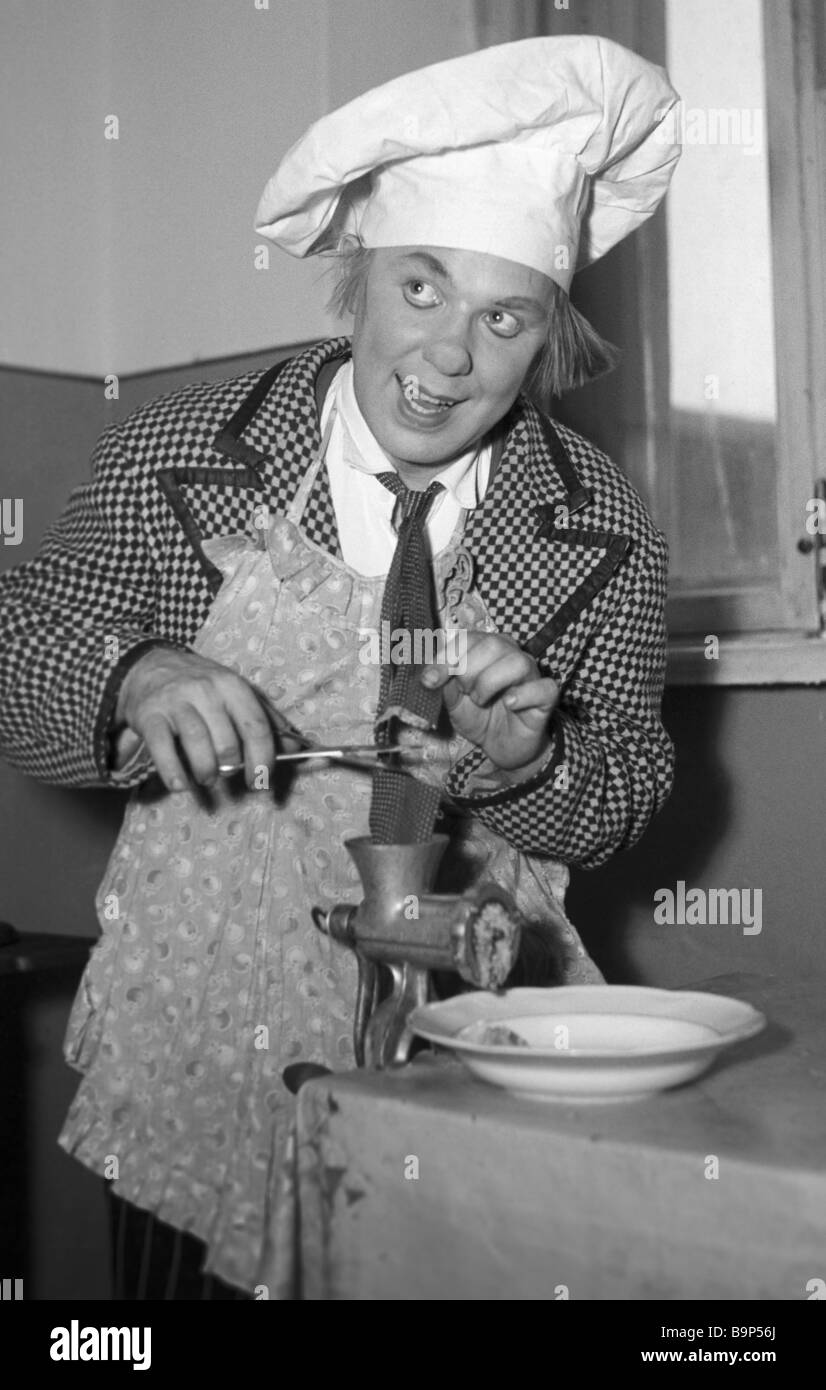 Circus actor Oleg Popov rehearsing an act Stock Photo - Alamy