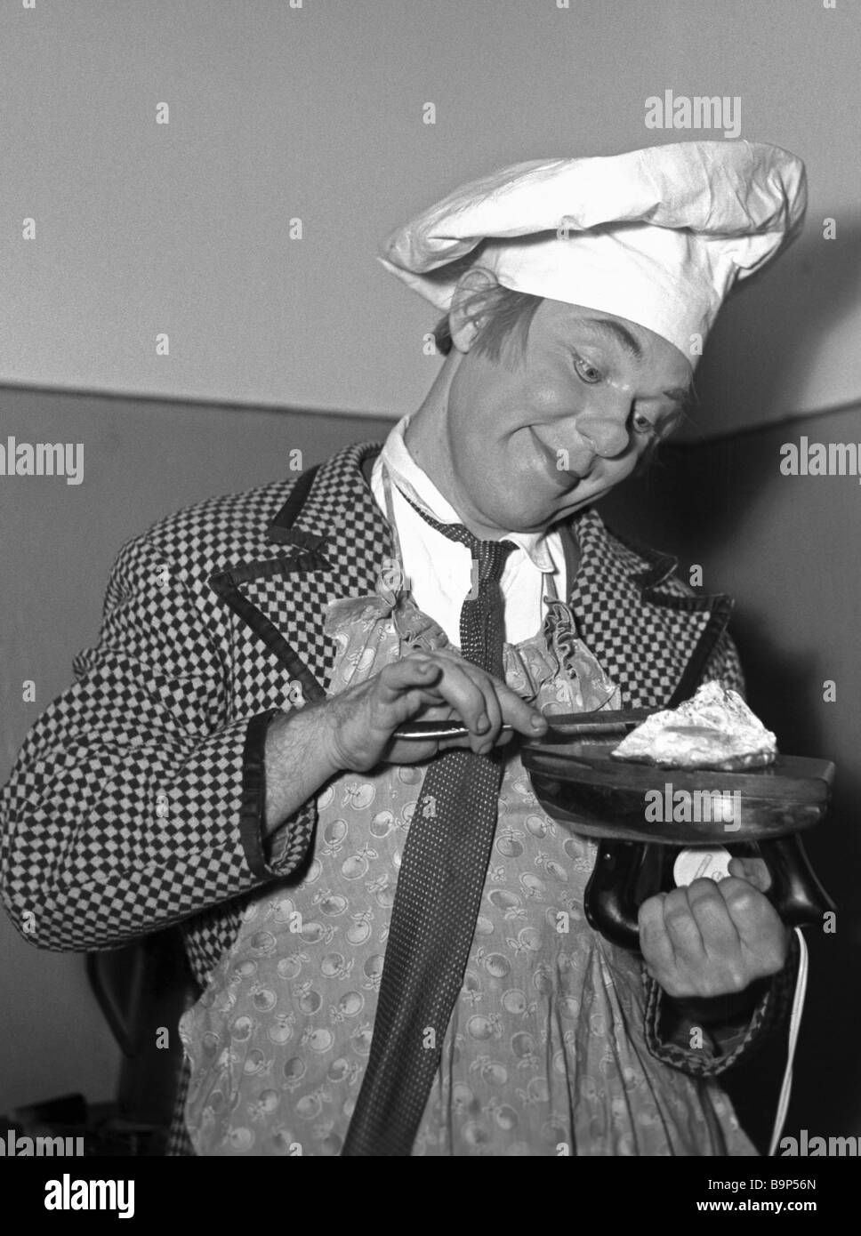 Circus actor Oleg Popov rehearsing an act Stock Photo - Alamy