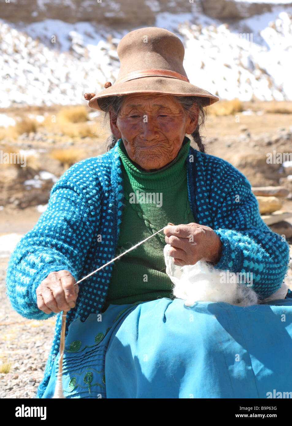 Peruvian indian women hi-res stock photography and images - Alamy