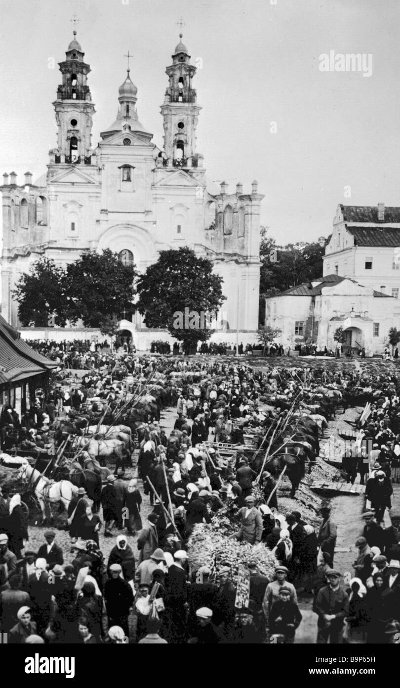 A market in the central square of Pinsk Belarus Stock Photo - Alamy