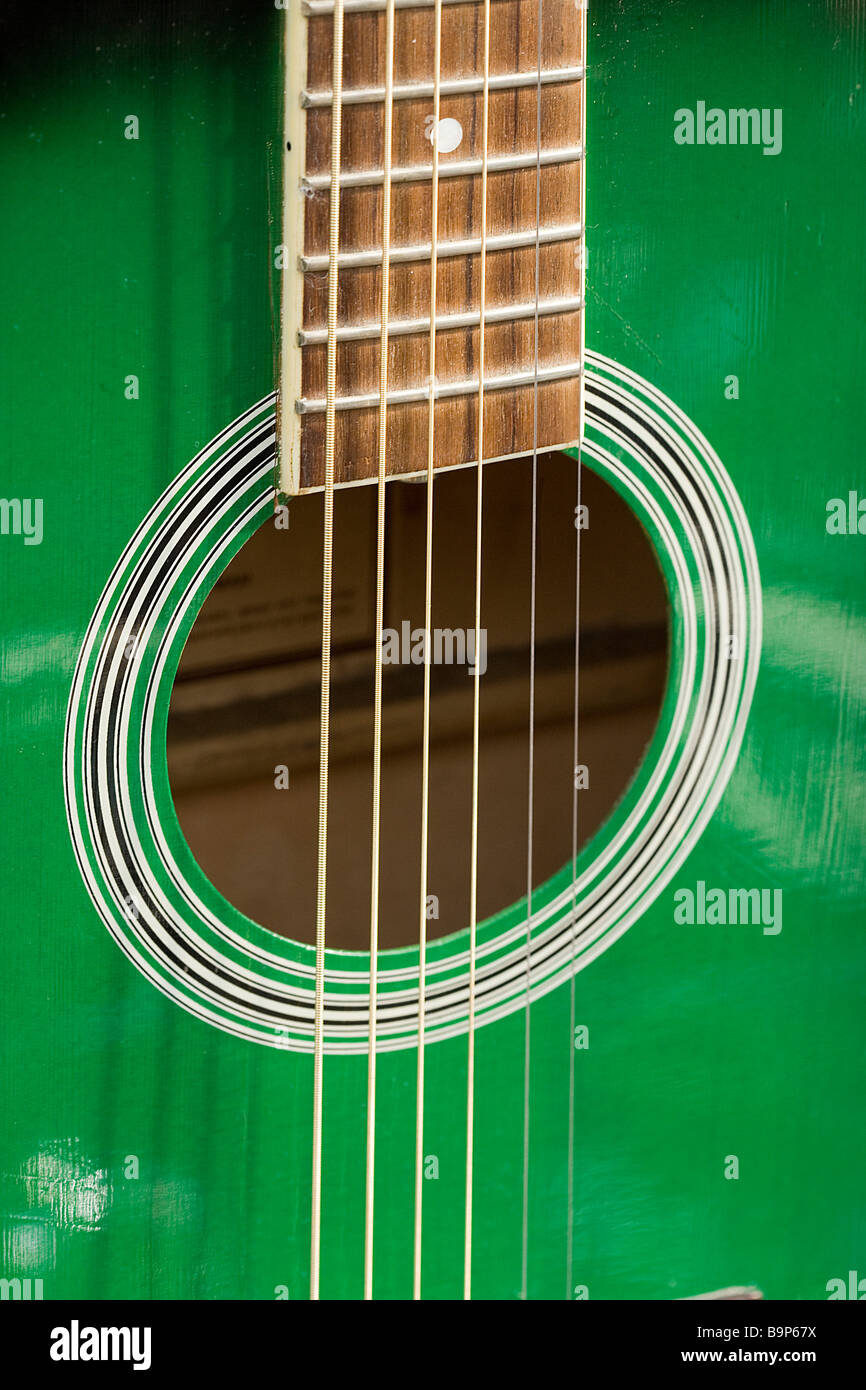 Green strings hi-res stock photography and images - Alamy